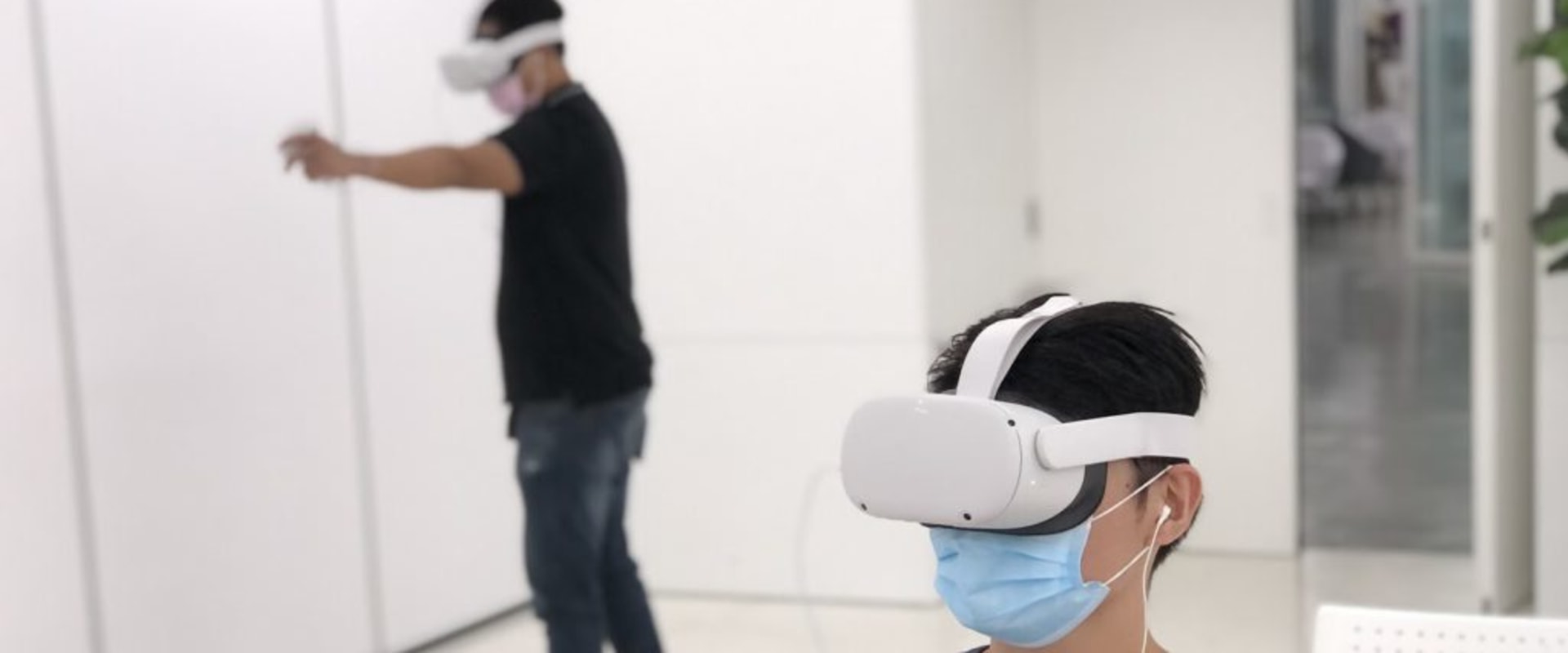 A Comprehensive Look at Semi-Immersive Experiences in Virtual Reality