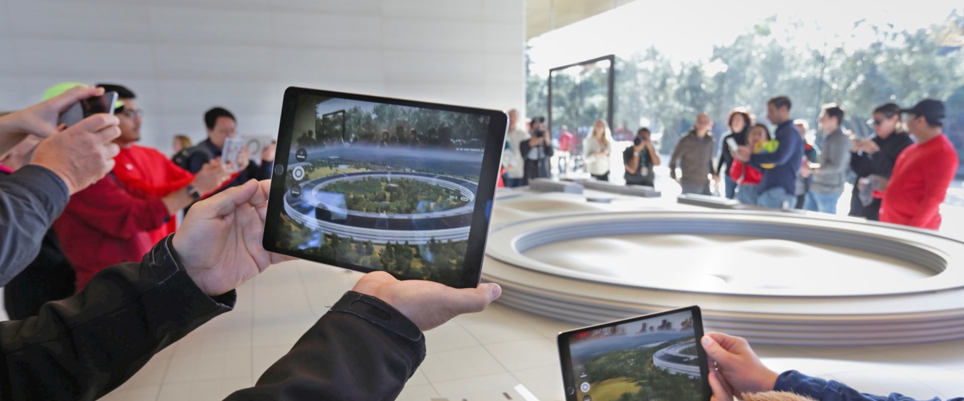 Applications of AR: Exploring the World of Augmented Reality